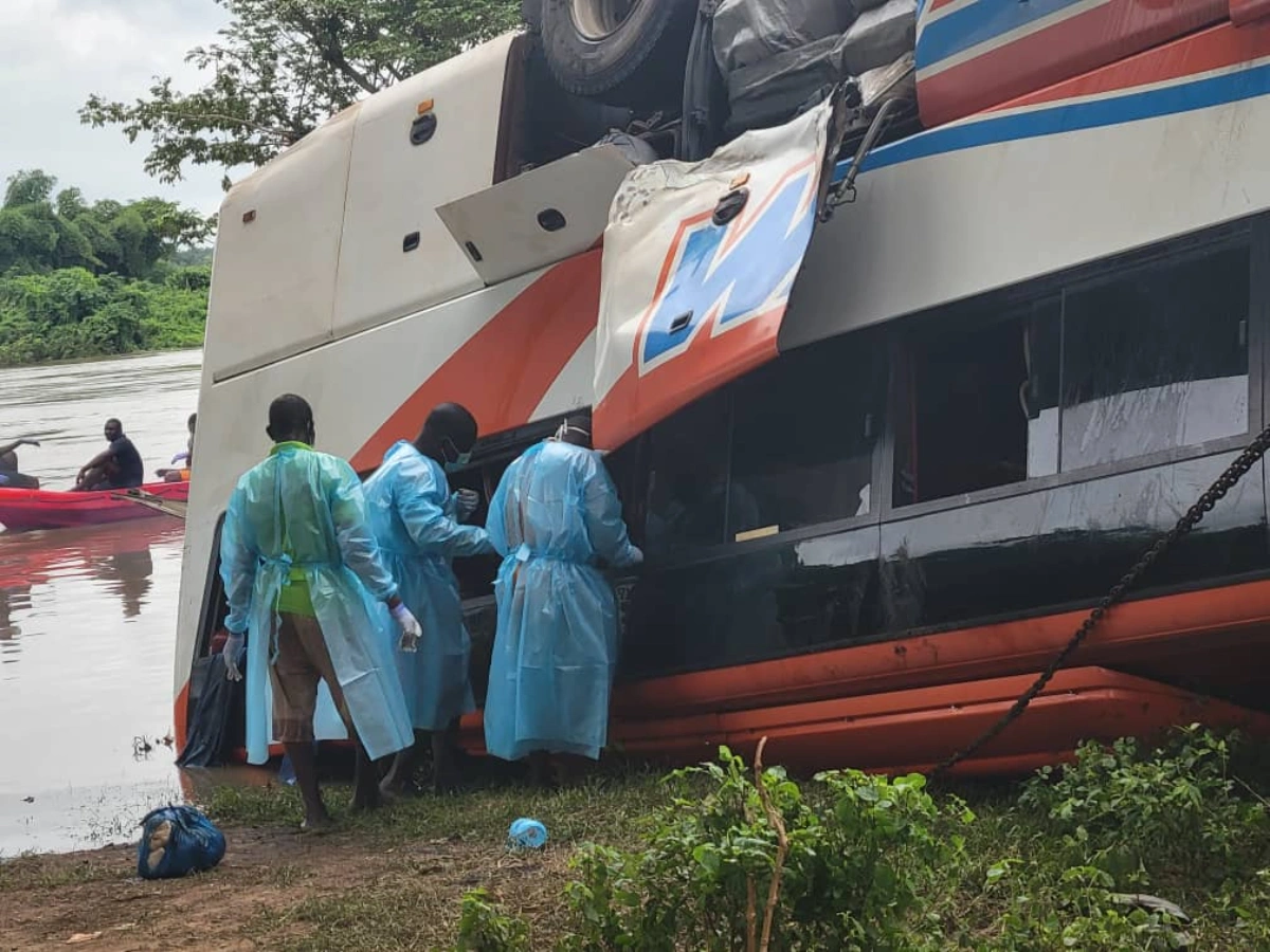 Bénin : le bilan de la chute d'un bus dans le fleuve Ouémé passe à 43 morts - Tchadinfos